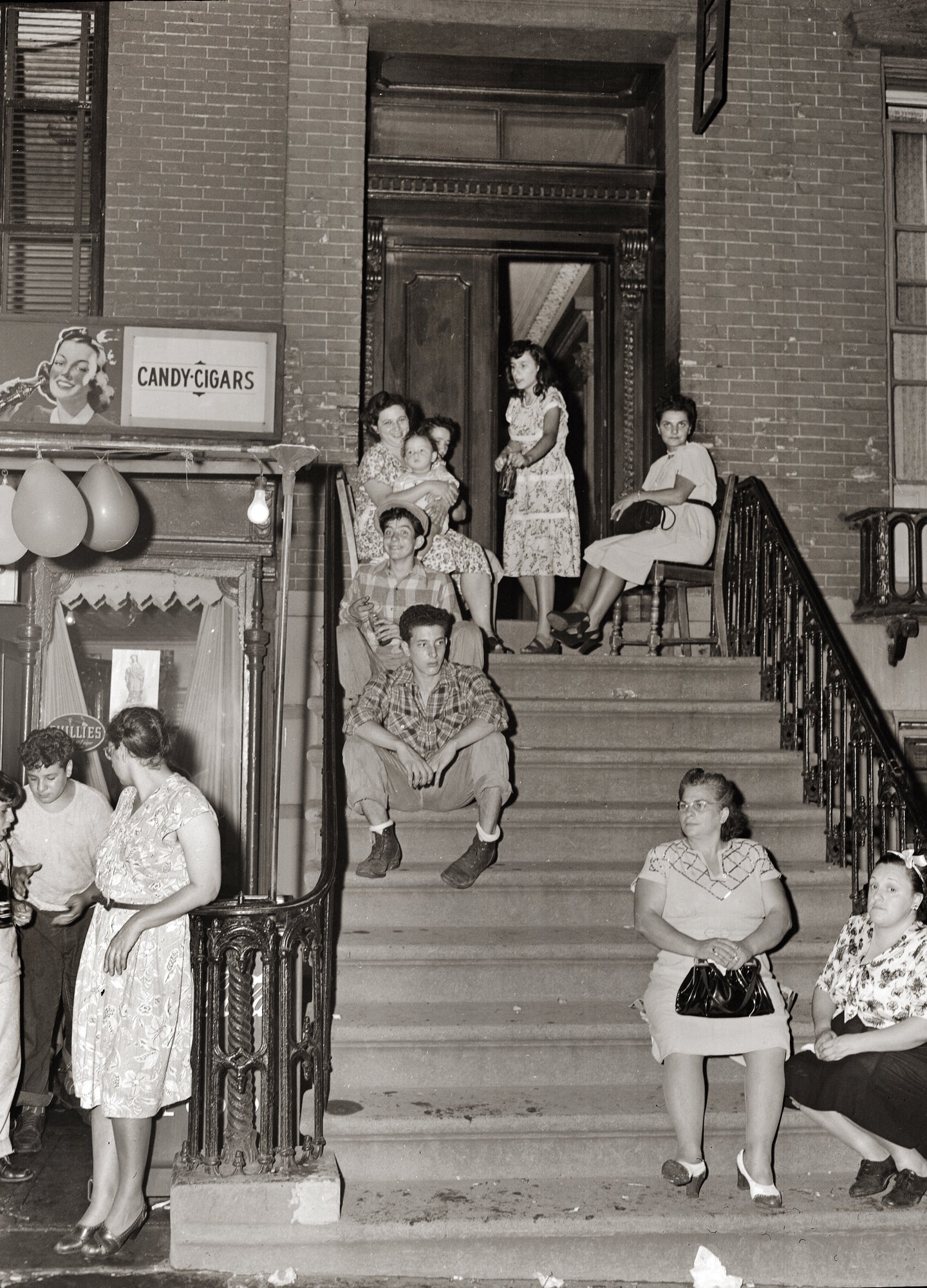 Stoop Scene Carroll Gardens Brooklyn 1948 — Old NYC Photos