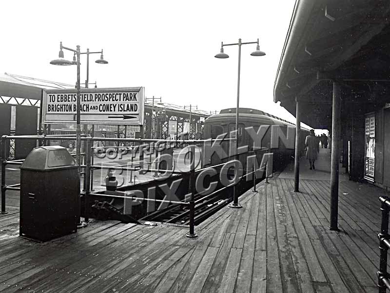 BMT Brighton-Franklin Line train in Franklin Avenue station at Fulton ...
