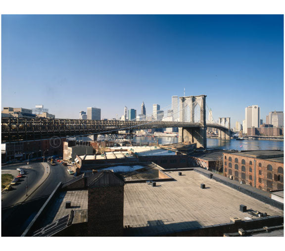 Brooklyn Bridge - rooftop view from warehouse on Water Street in Brook ...