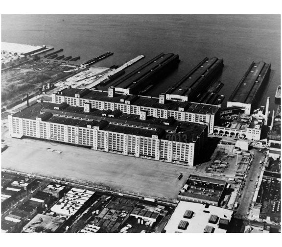 overall view of the Brooklyn Army Supply Base 1983 — Old NYC Photos
