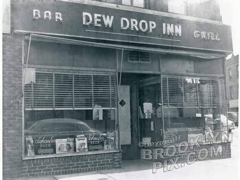 Typical Brooklyn bar of the 1940s — Old NYC Photos