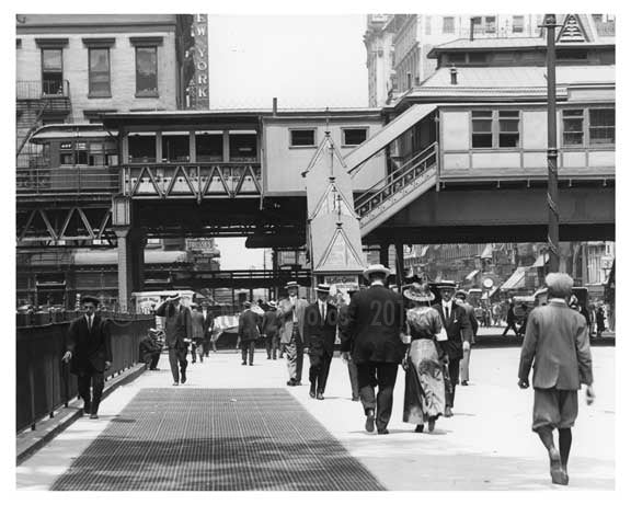 Upclose shot of Union Square - Downtown Manhattan 1912 — Old NYC Photos