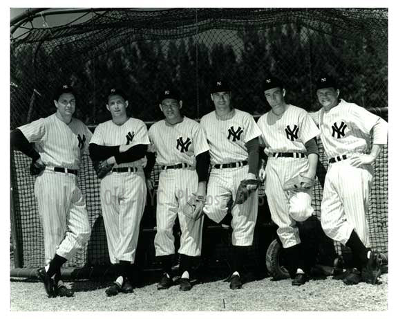 Yankees pose in a row 1940s — Old NYC Photos